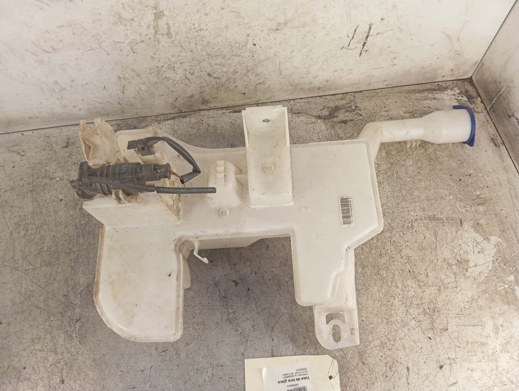 Windscreen washer tank CITROËN C5 III (RD_) 1.6 HDi 110 (RD9HL0, RD9HR8 ...
