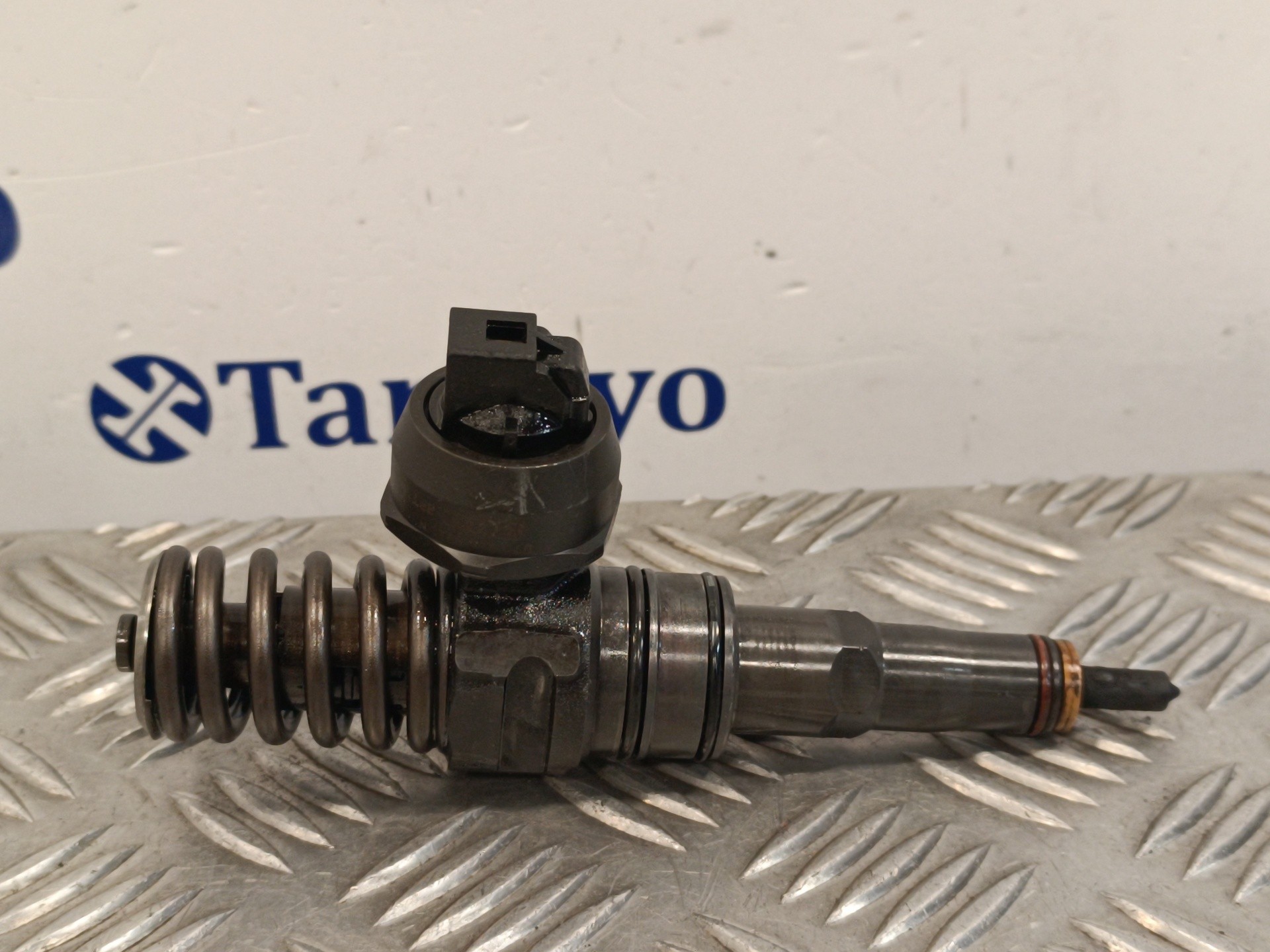Injector VW TOUAREG (7LA, 7L6, 7L7) 2.5 R5 TDI 17140617 | B-Parts