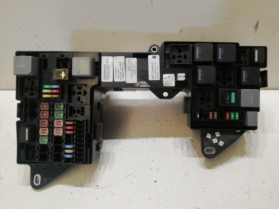 Fuse box JAGUAR XF I (X250) 2.7 D 8106865 | B-Parts